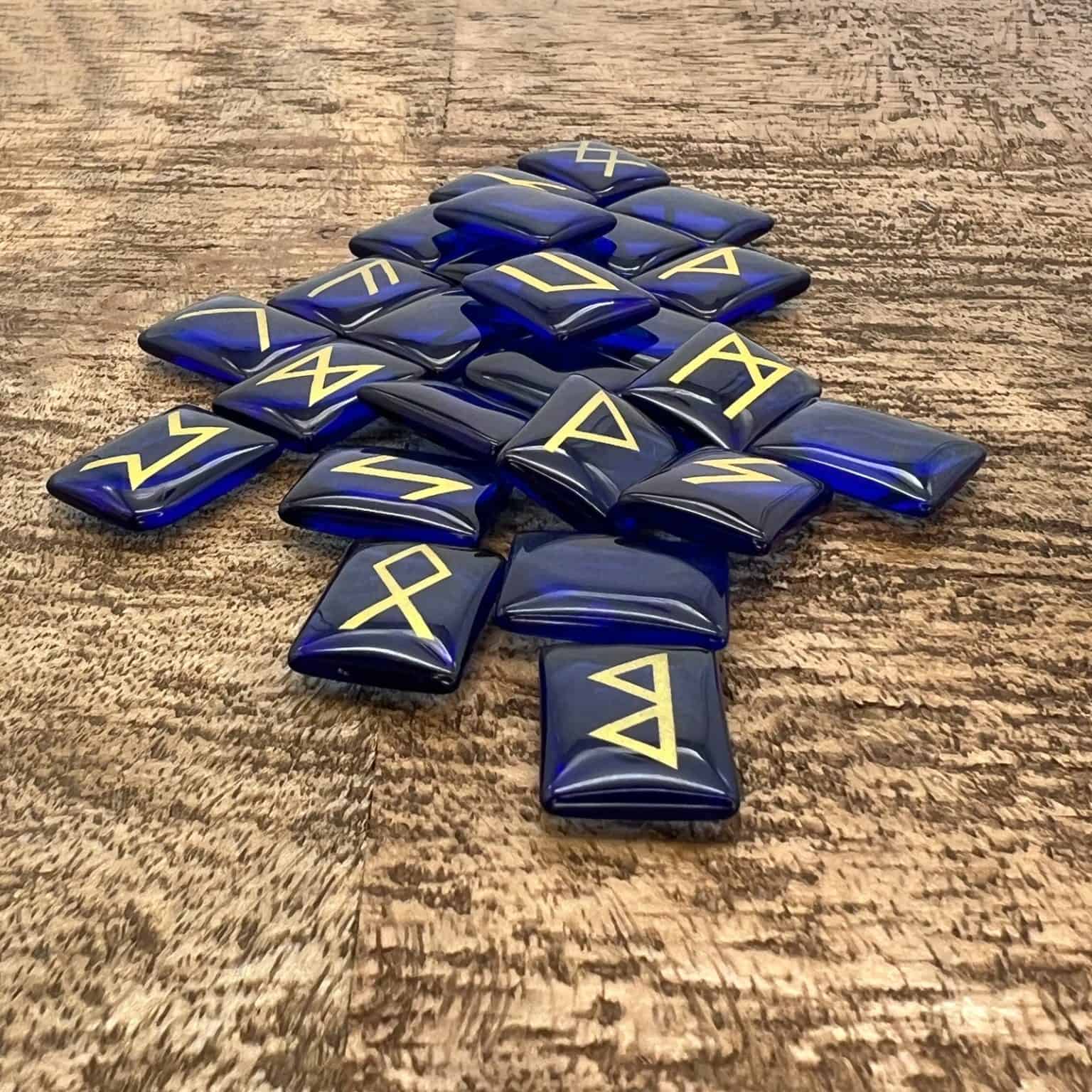 Traveler's Runes in Crystal - Arca Noctis